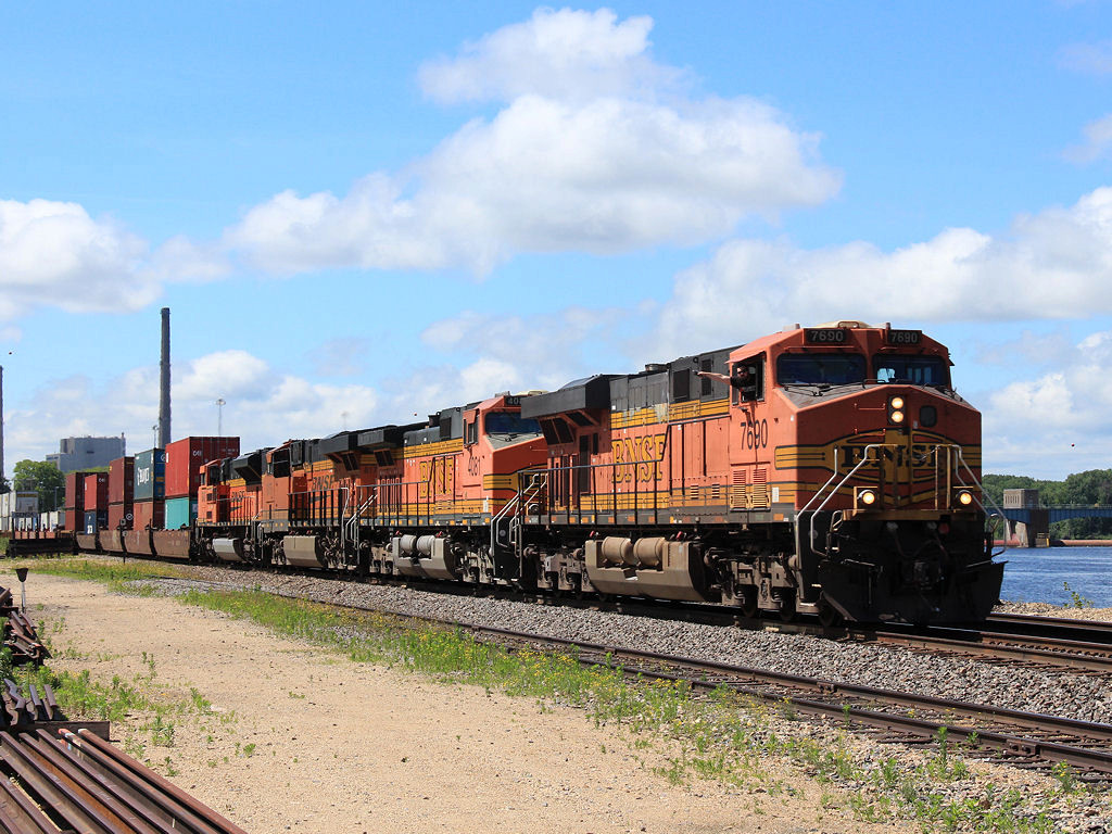 BNSF 7690